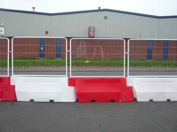 Construction Site Barriers - Safery Barriers | Wade – Wade Building ...